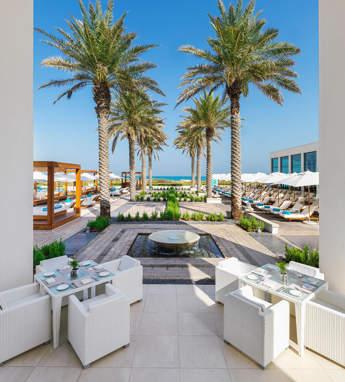 Saadiyat Beach Club Abu Dhabi, Luxury beach club with white sandy beach ...