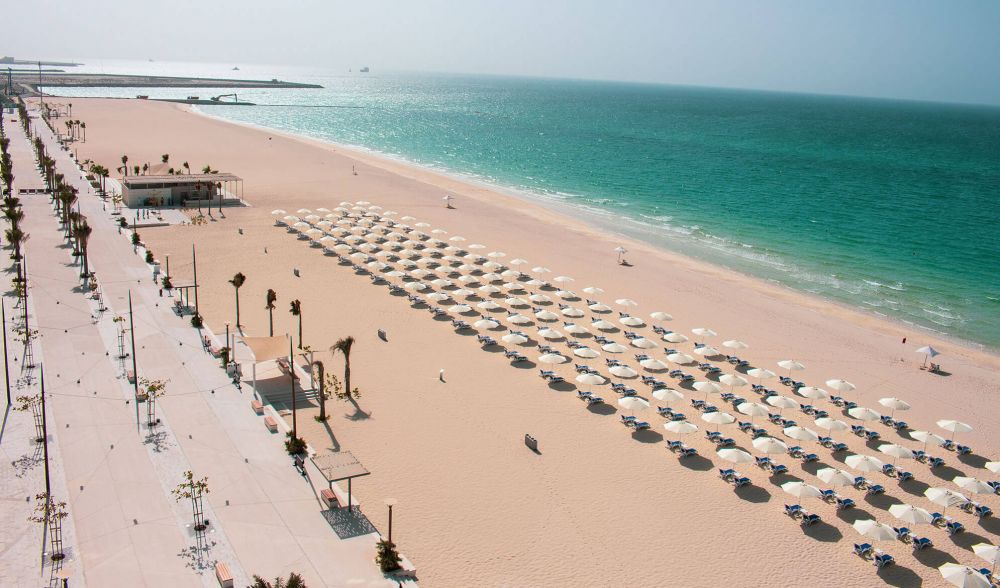 Saadiyat Beach Club Abu Dhabi, Luxury beach club with white sandy beach ...